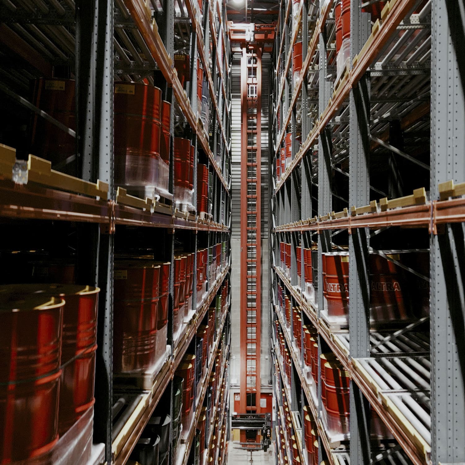 Vertical automatic storage system - Push-back Staker Crane - HUBMASTER ...