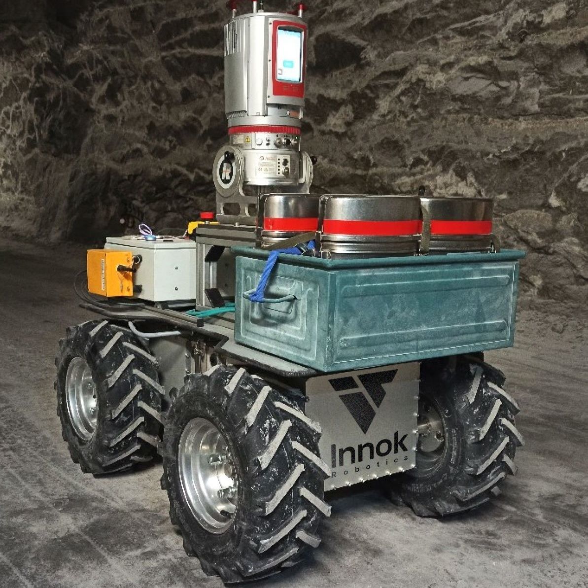 Wheeled inspection robot - INSPECTOS - Innok Robotics GmbH