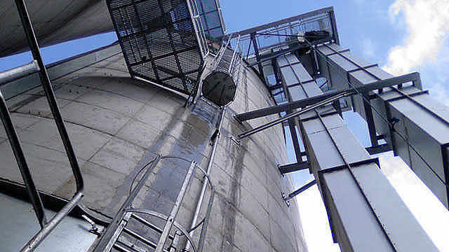 Industrial bucket elevator - SMB International GmbH - solids / for bulk ...