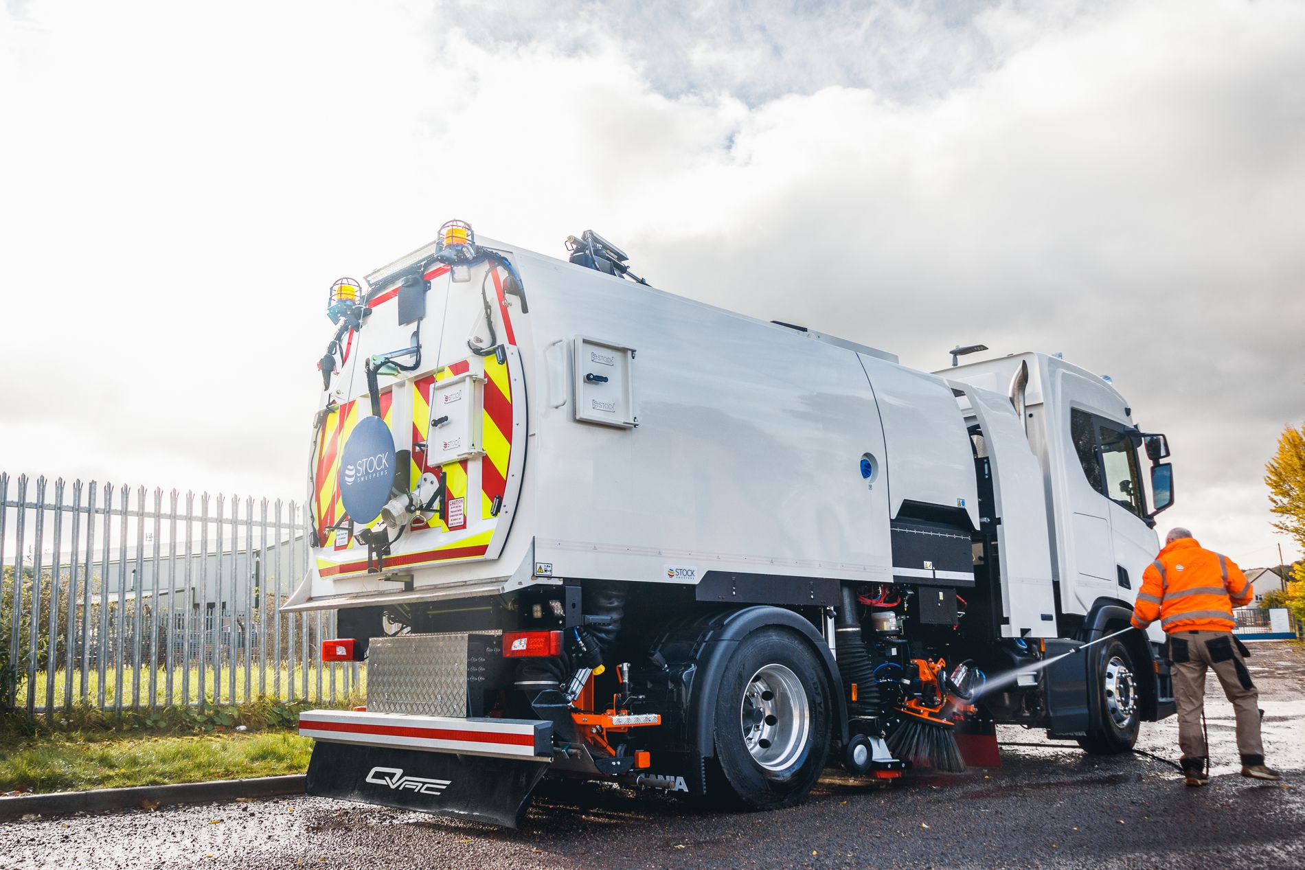 Vehicle-mount sweeper - S9400 - Stock Group - diesel / street / dust