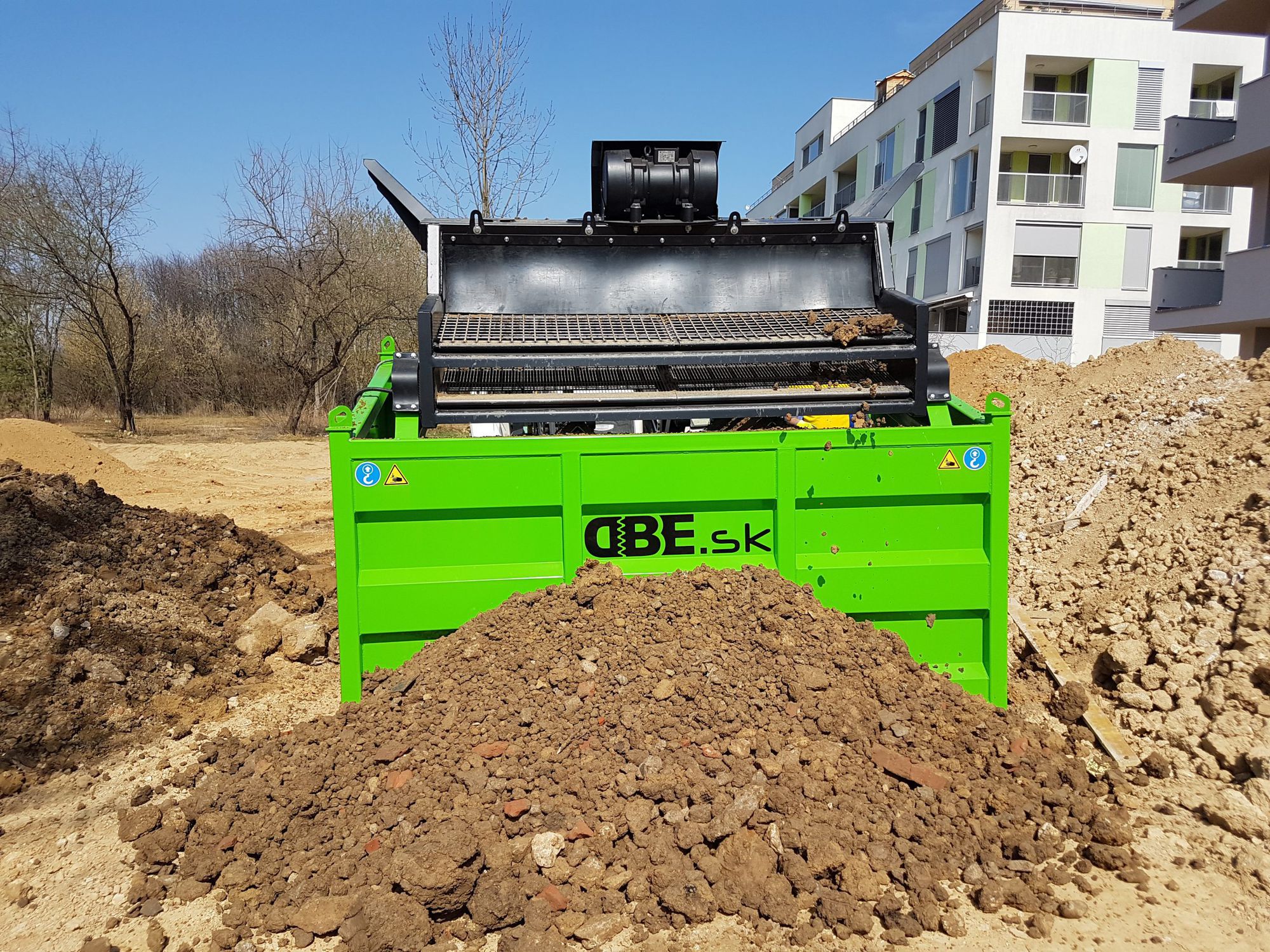 Mobile screener - DB-40L - dbe.sk - vibrating / for bulk materials / compact