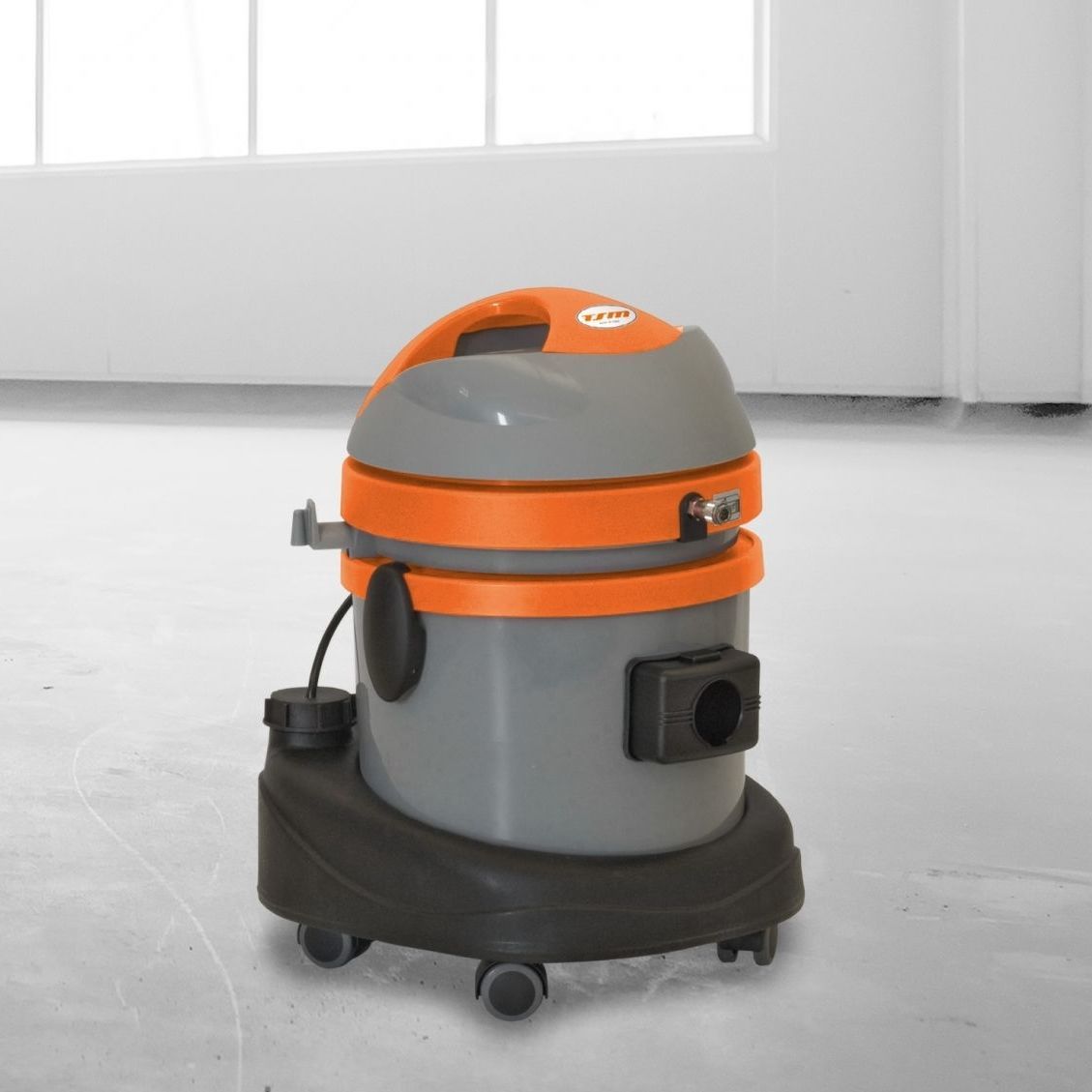 Walk-behind injection-extraction vacuum cleaner - TSM - Technological ...
