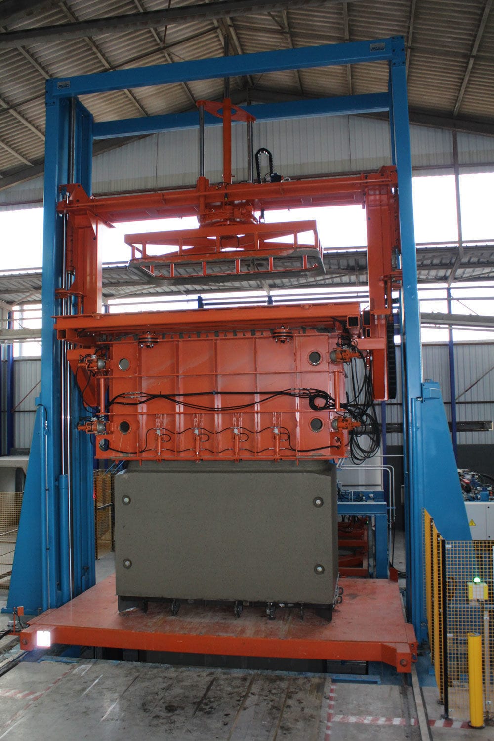 Concrete product making machine - Vibromax - Colle S.p.a. - automatic ...