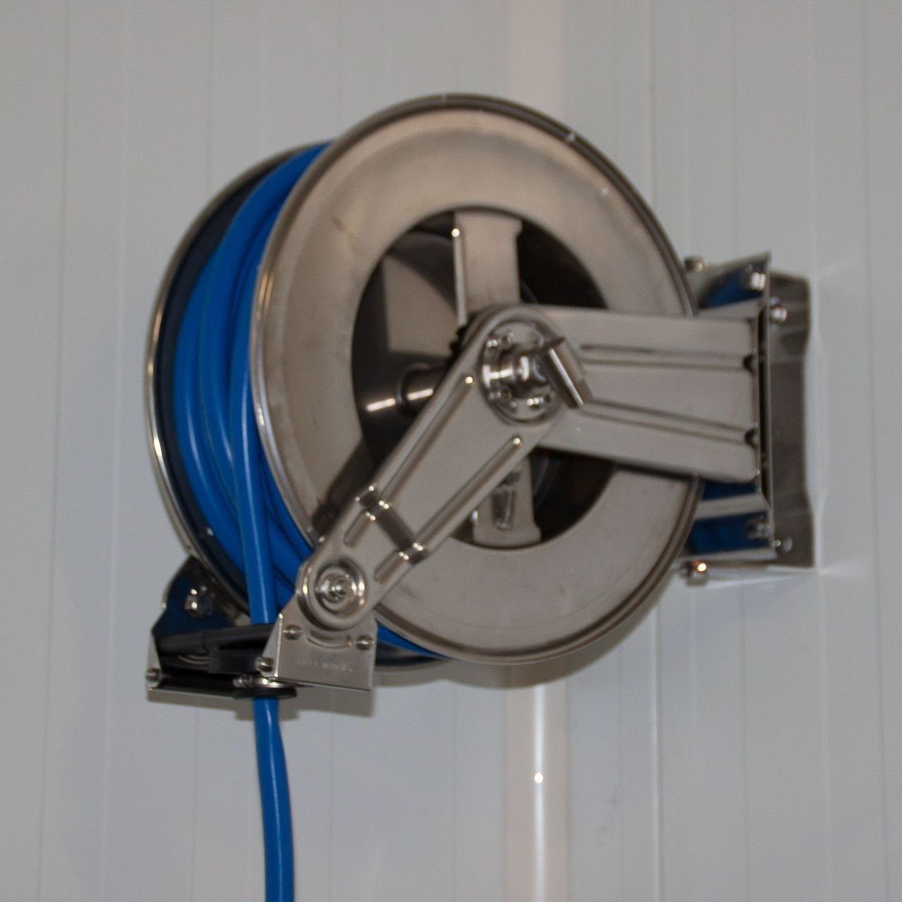 Hose reel - Schweyer - spring-loaded / for water / fixed