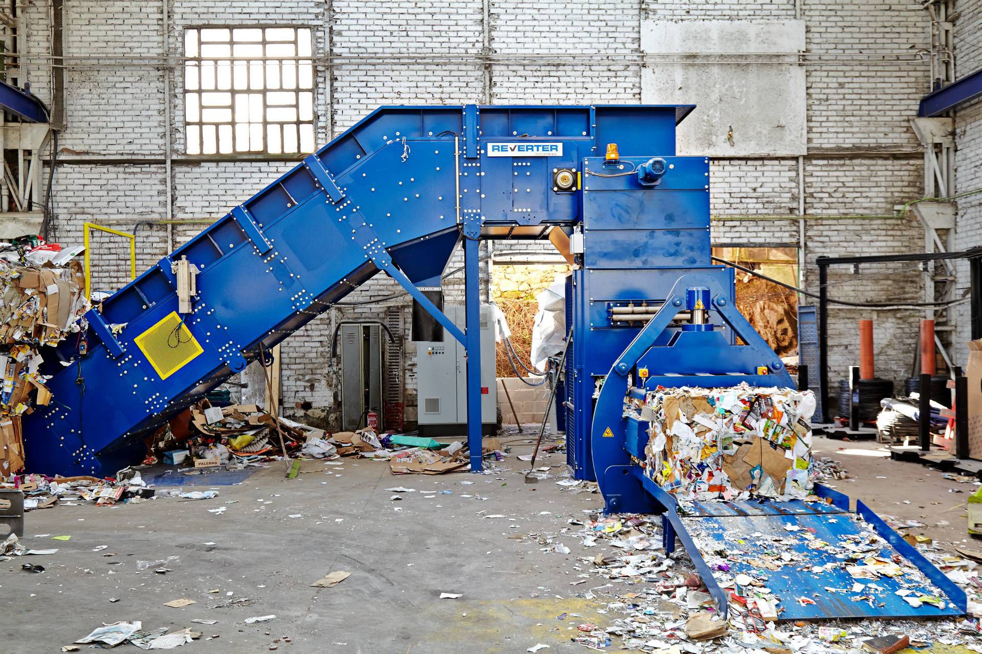 Belt conveyor - TCC series - Reverter Industries - chain / inclined ...