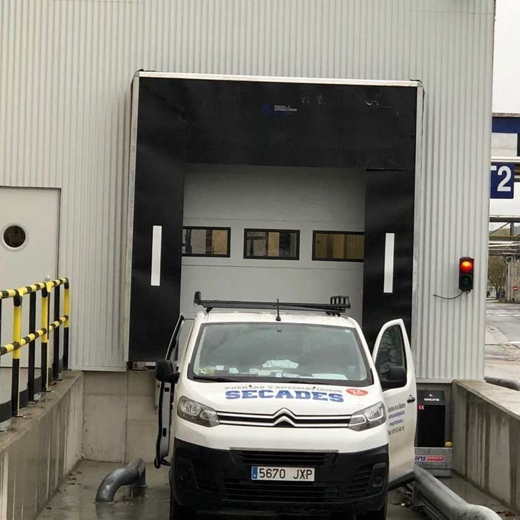 Loading dock chock - PUERTAS SECADES - for trucks / metal