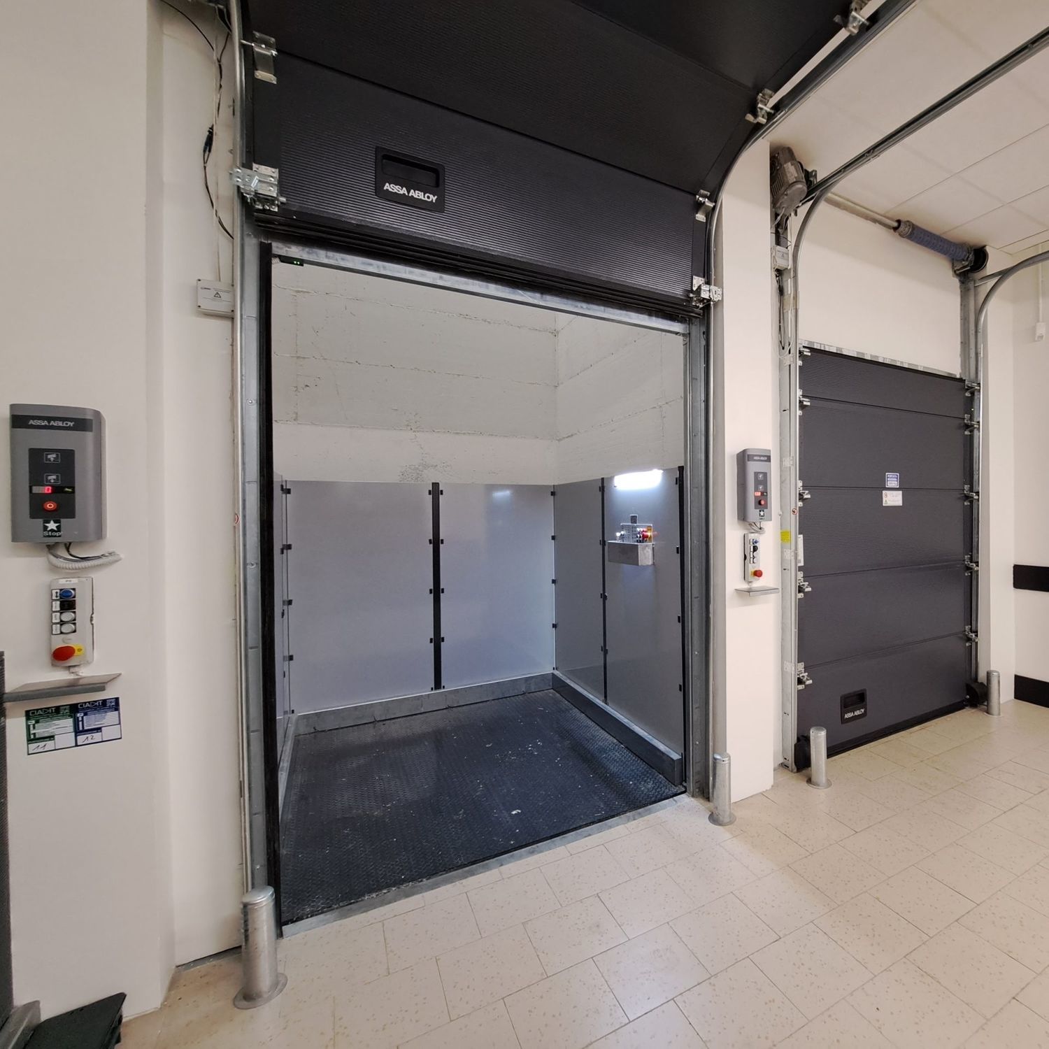 Single-column goods lift - UP series - Updinamic - hydraulic / for the ...