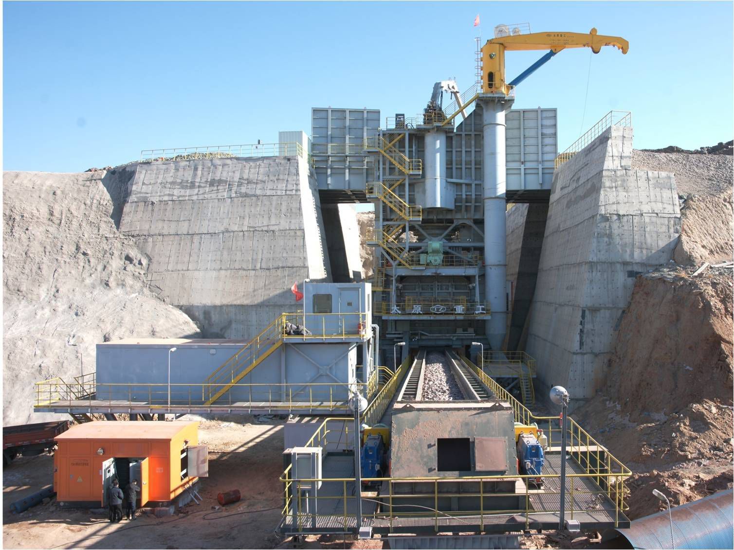 Primary crushing plant - TAIYUAN HEAVY INDUSTRY CO.,LTD - gyratory ...
