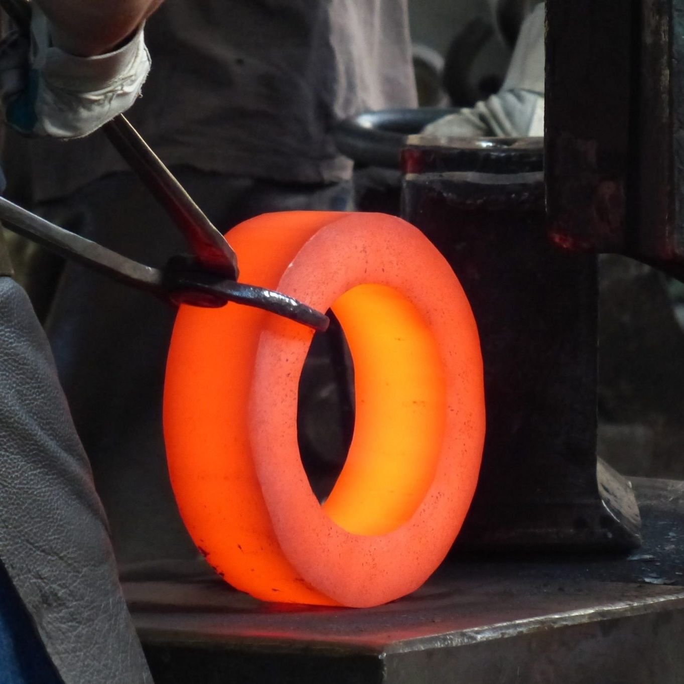 Hot forging - L'UNION DES FORGERONS - carbon steel / steel / stainless ...