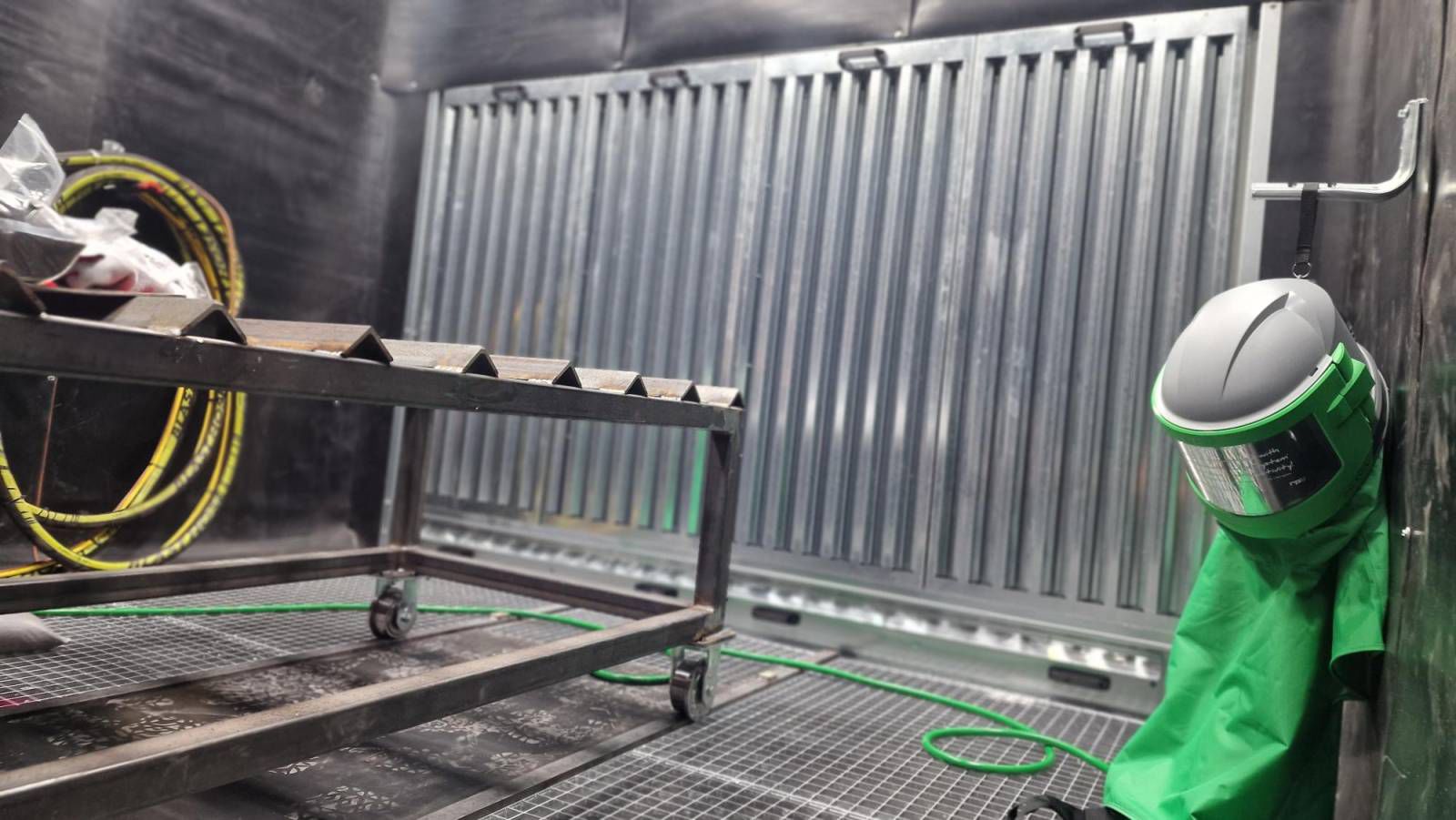 Closed circuit paint booth - REVETTECH - for parts / with drying / ATEX