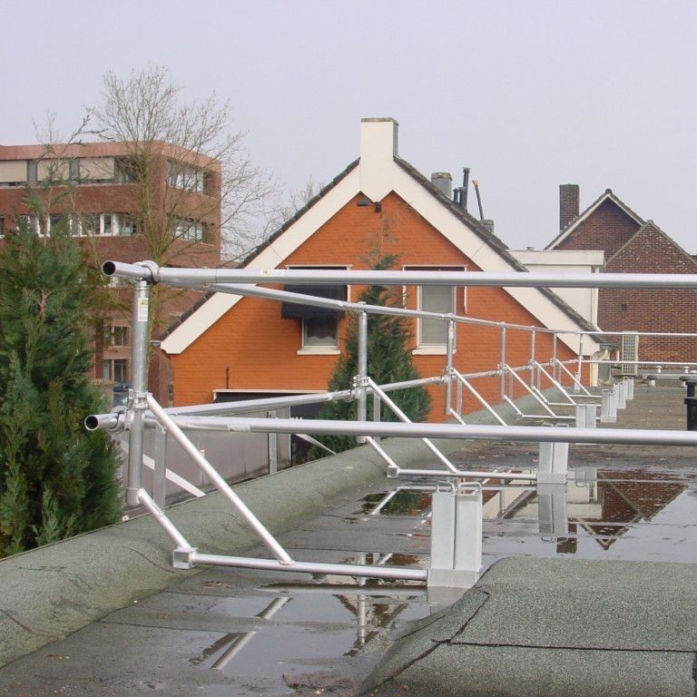 Metal roof roof edge protection - Custers Hydraulica B.V.