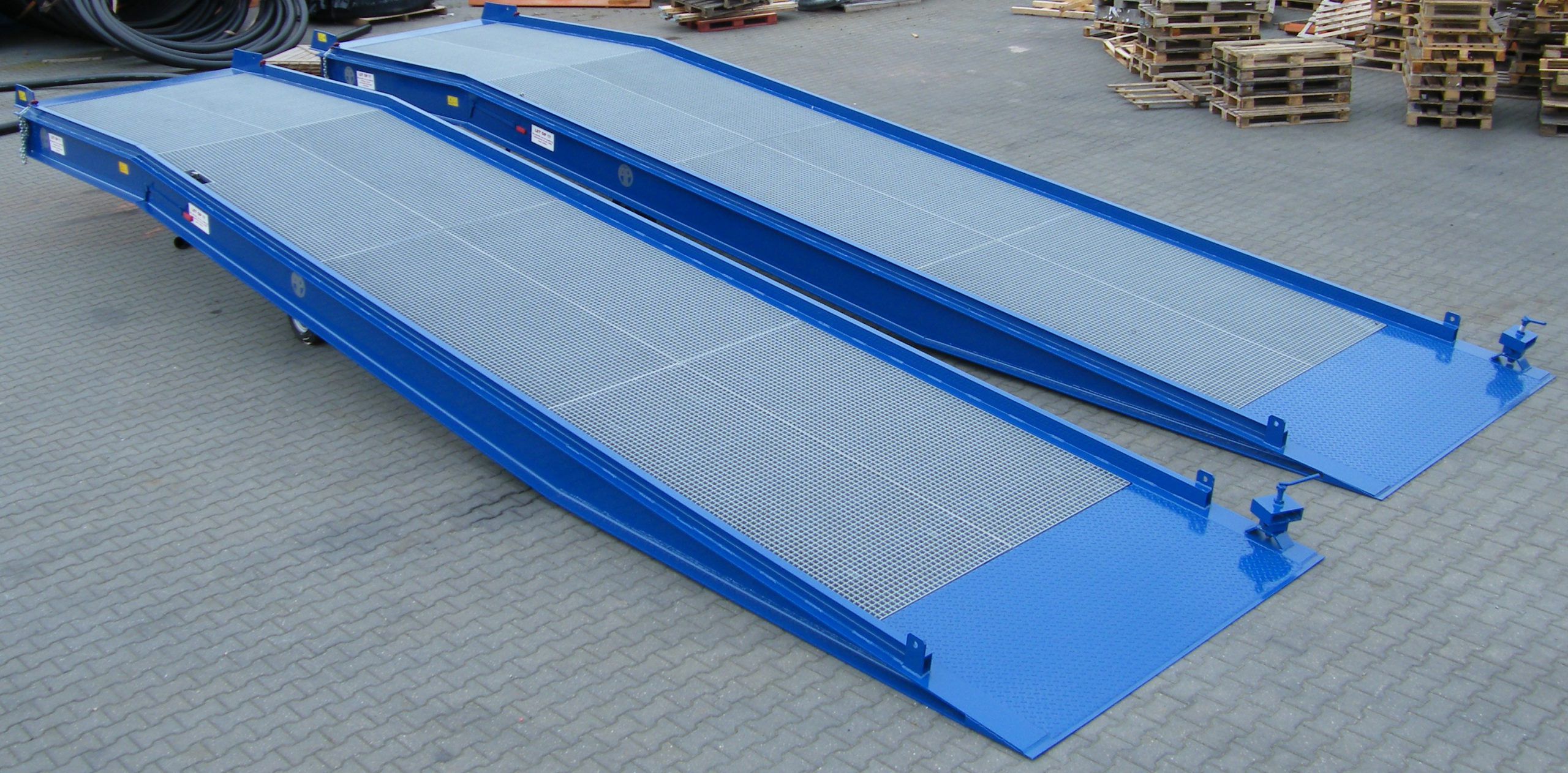 Platform loading ramp - LB series - AP Machinebouw B.V. - mobile ...