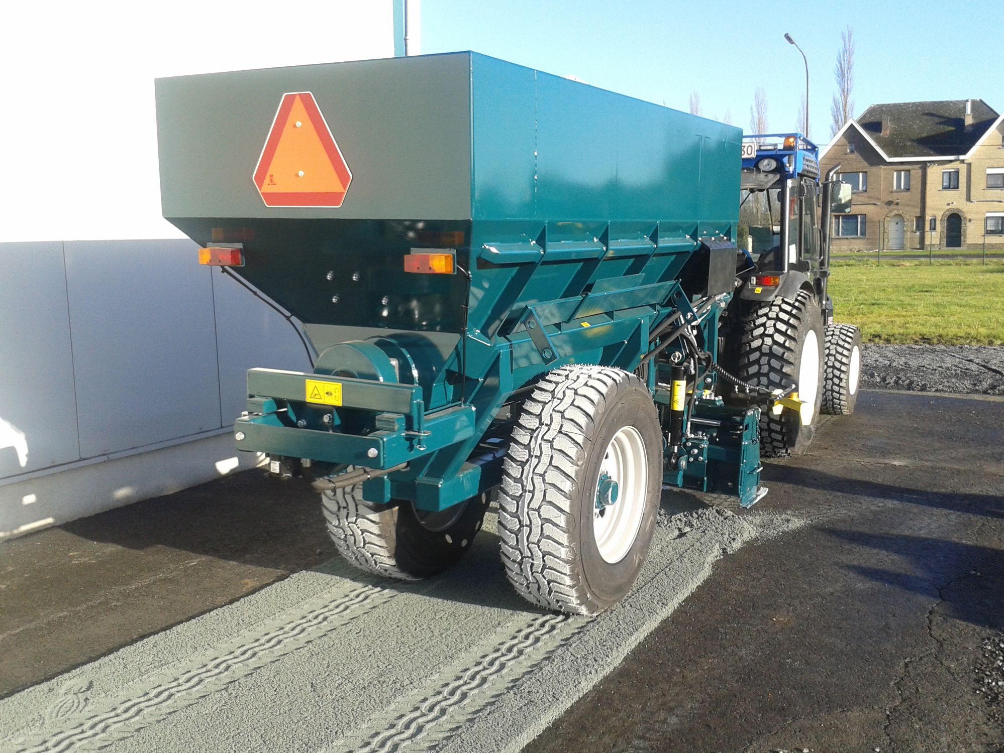 Wheeled dumper - LD series - AP Machinebouw B.V. - hydraulic / front-loading / large