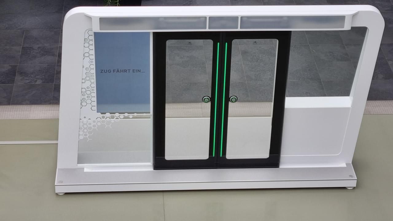 Sliding train door - LIFEDrive - IFE Company - passenger access / for ...