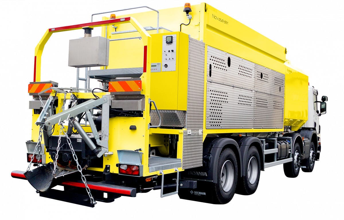 Binder sprayer chip spreader - NOVASEALER, MICROPAVER - SECMAIR