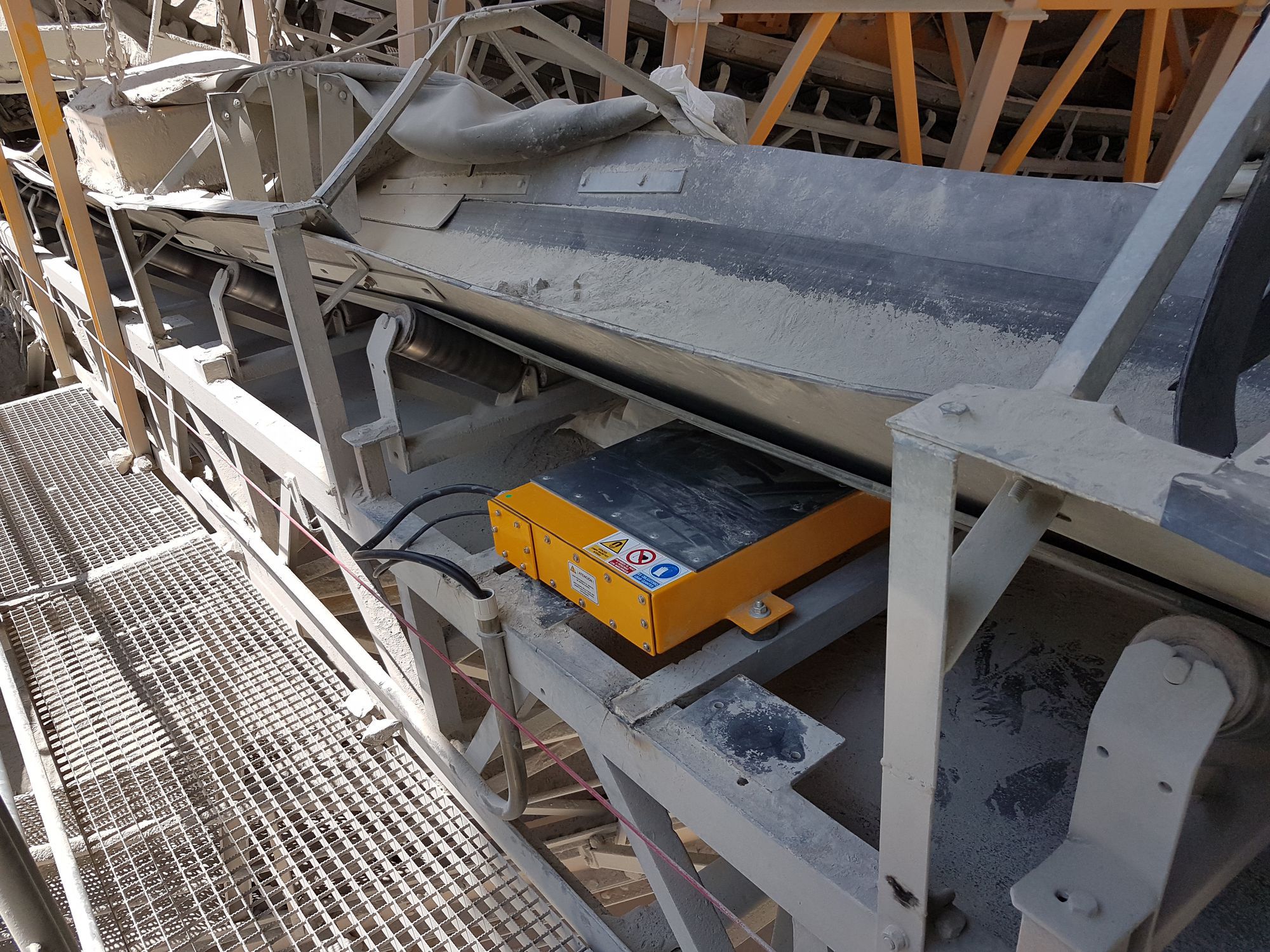 Flat metal detector - Drago Electrónica - for conveyor / for bulk ...