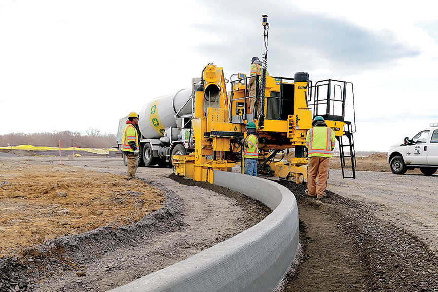 Slipform paver - 3300 - GOMACO International