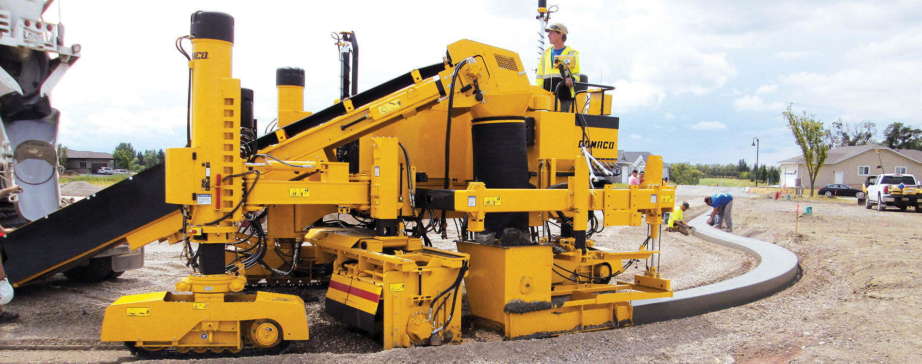 Offset slipform paver - Xtreme Commander III - GOMACO International