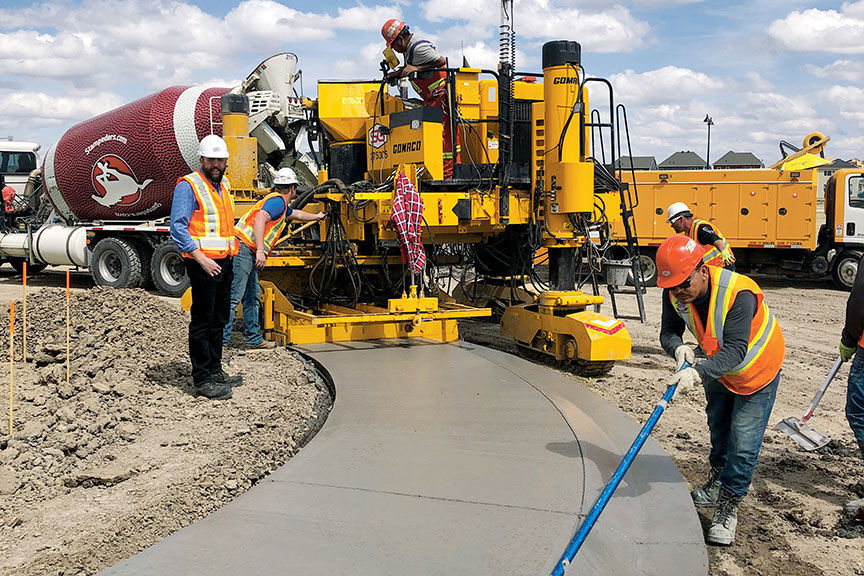 Offset slipform paver - Xtreme Commander IIIx - GOMACO International
