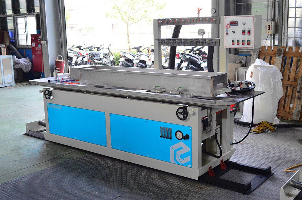 Profile extrusion calibrating table - Everplast Machinery Co., Ltd.
