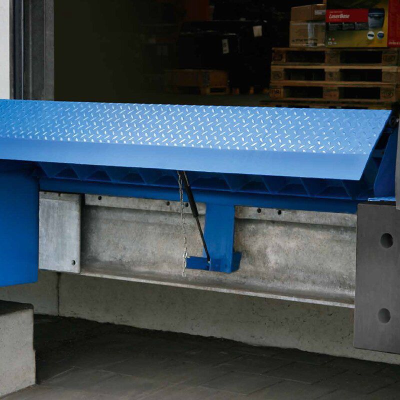Manual dock leveler - DL6010SM - ASSA ABLOY Entrance Systems - swing-lip