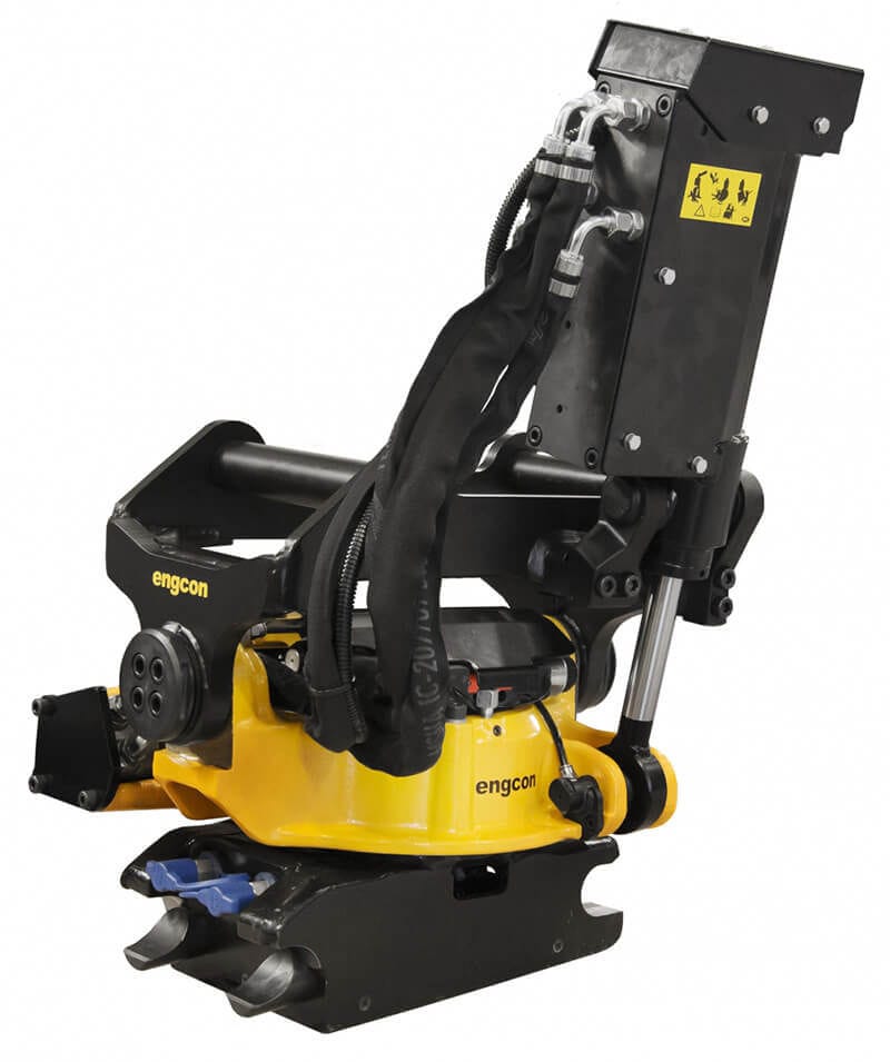 Excavator tilting tool attachement system - EC204 - engcon Nordic AB