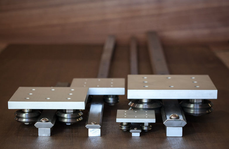 Roller linear guide - Modern Linear - steel / aluminum / compact