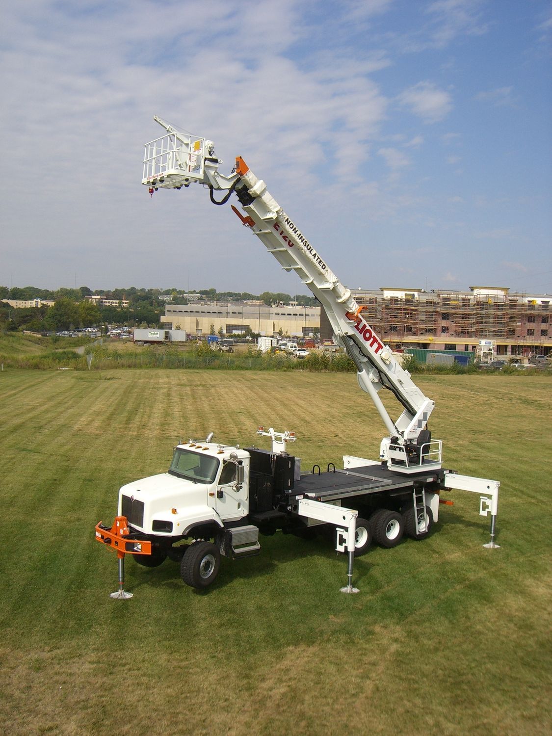 Truck-mounted telescopic boom lift - max. 454 kg, 36.6 m | E120 ...