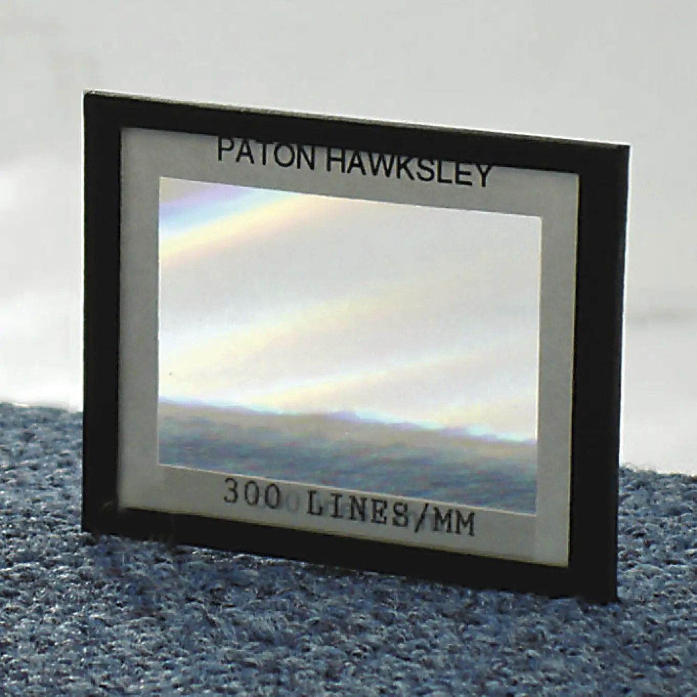 Flat diffraction grating - Paton Hawksley - OVIO INSTRUMENTS
