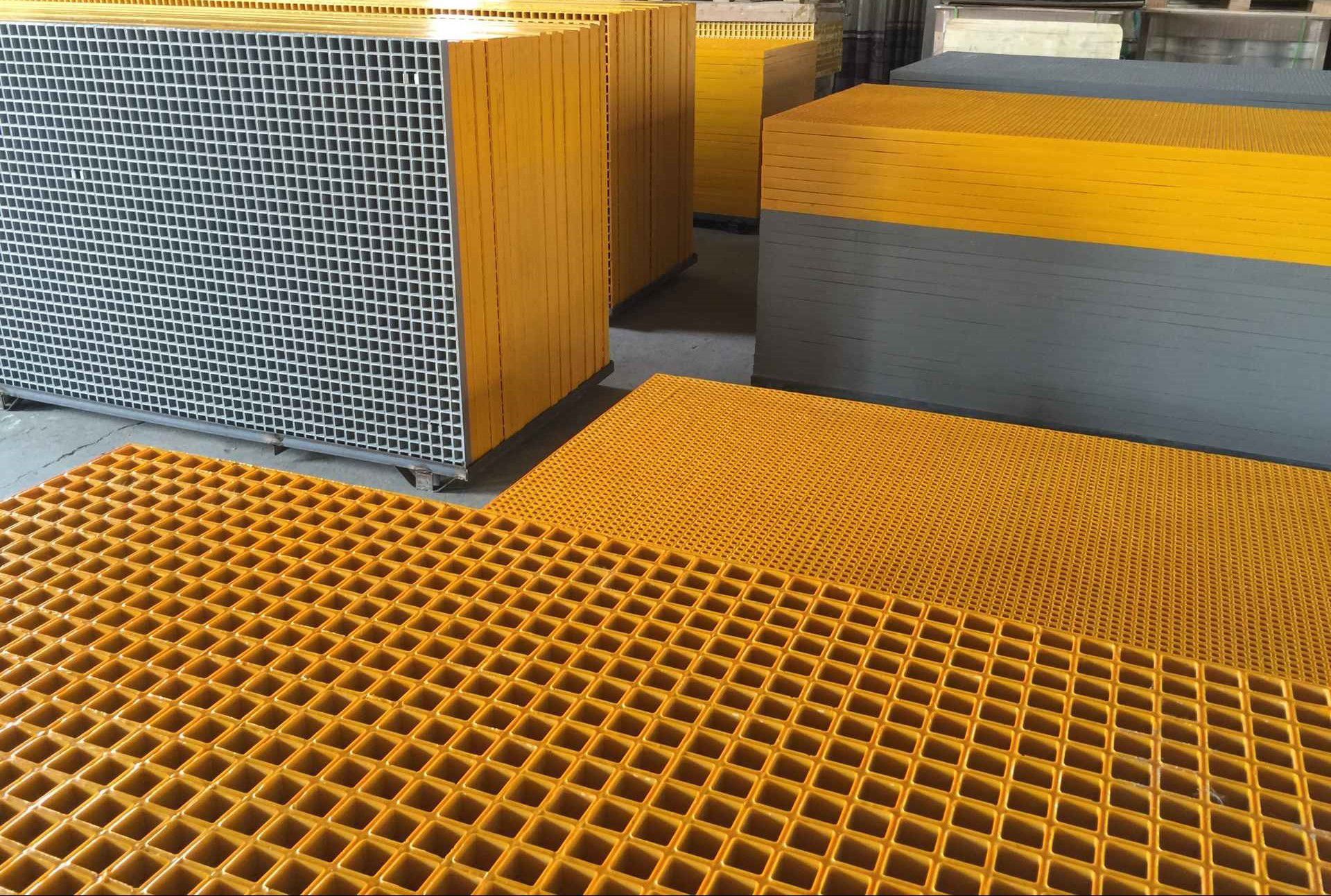 Composite grating - Saimex Srl - polyester / phenolic resin / transport