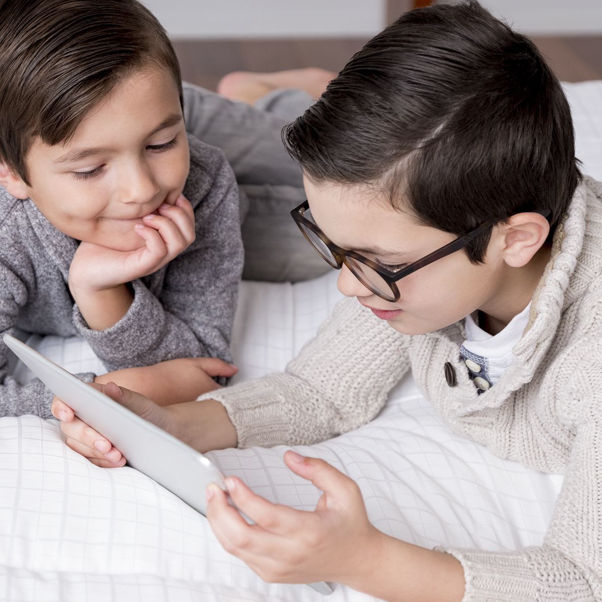 High-performance display cover glass - Corning® Astra™ - CORNING ...