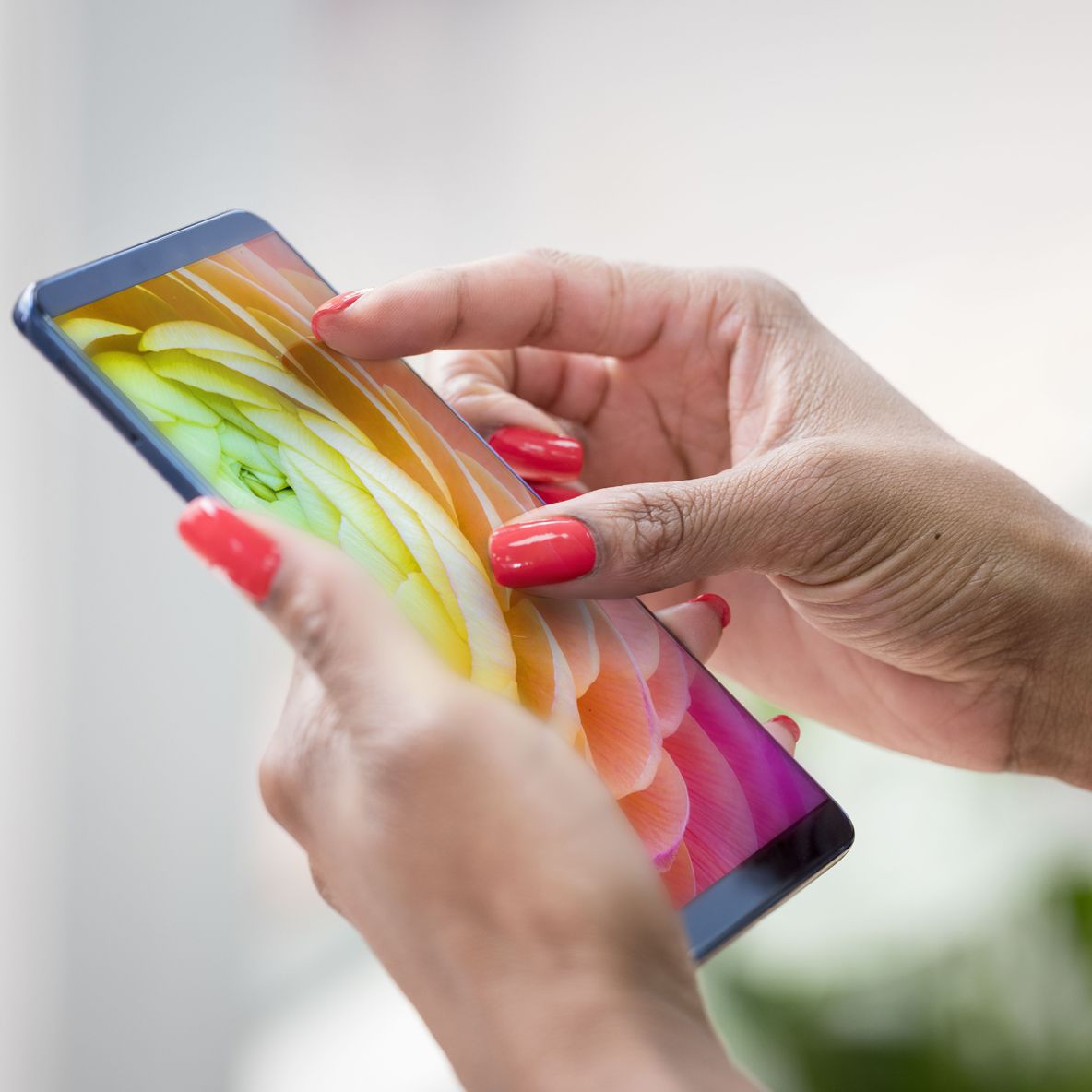 High-performance display cover glass - Lotus™ NXT - CORNING Display ...