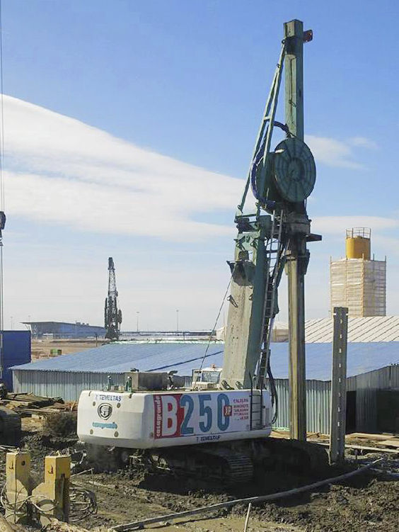 Diaphragm wall drilling rig - KRC 2HD - B250 XP-2 - CASAGRANDE ...