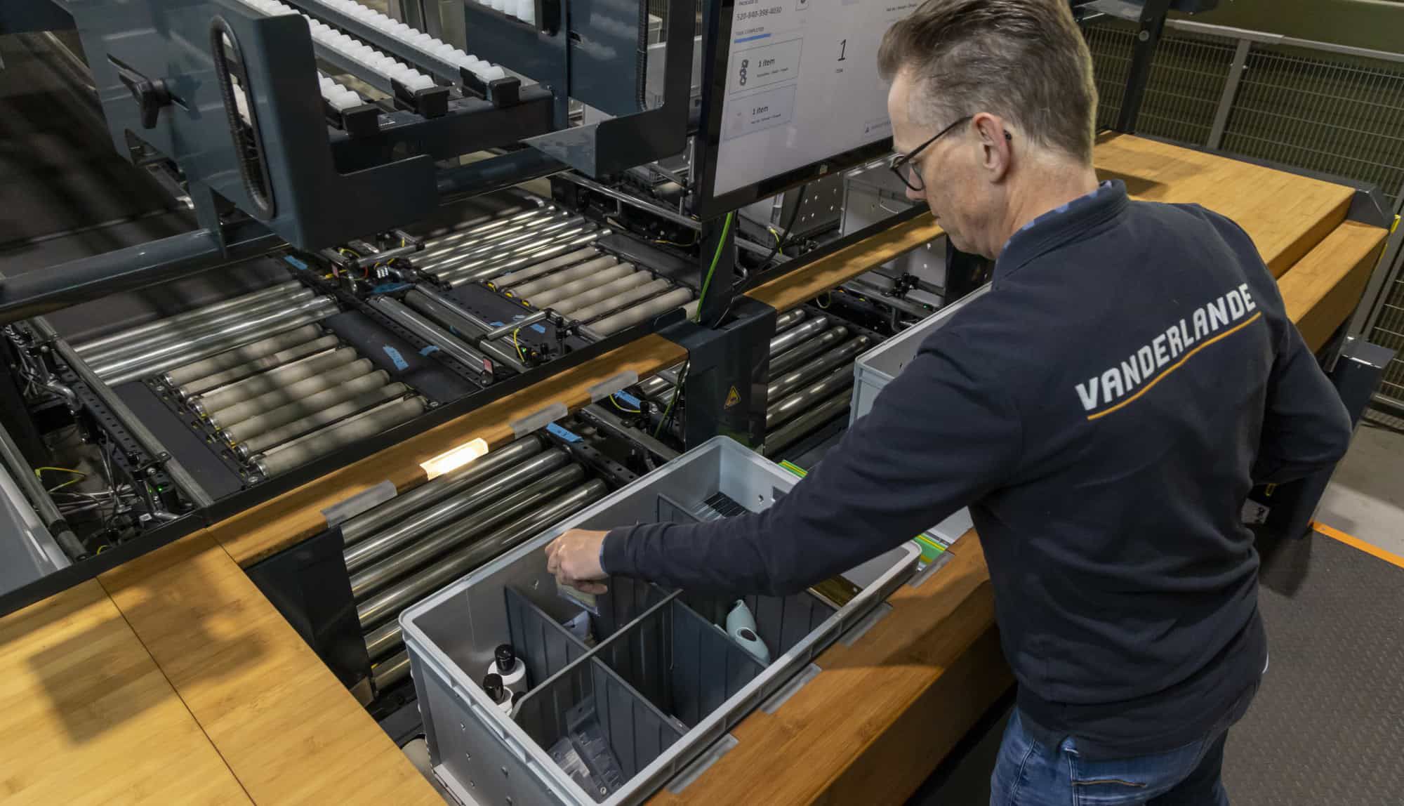 Order-picking workstation - VANDERLANDE - ergonomic / modular / height-adjustable