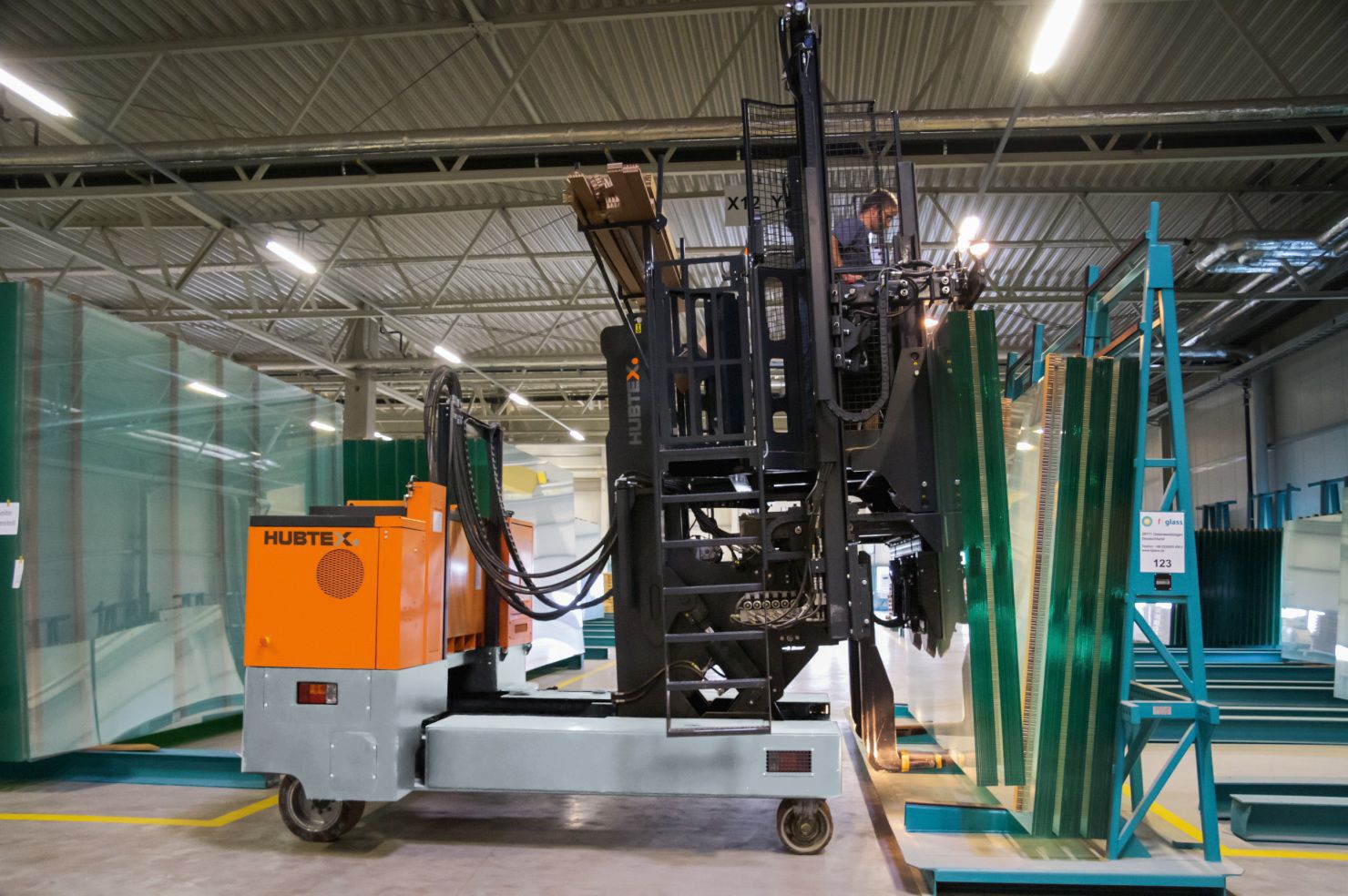 Electric side loader - M 150 - HUBTEX - ride-on / handling / multi ...