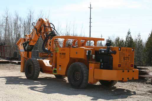 Underground rock breaker - 14 570 kg | TM15 - Breaker Technology, LTD.