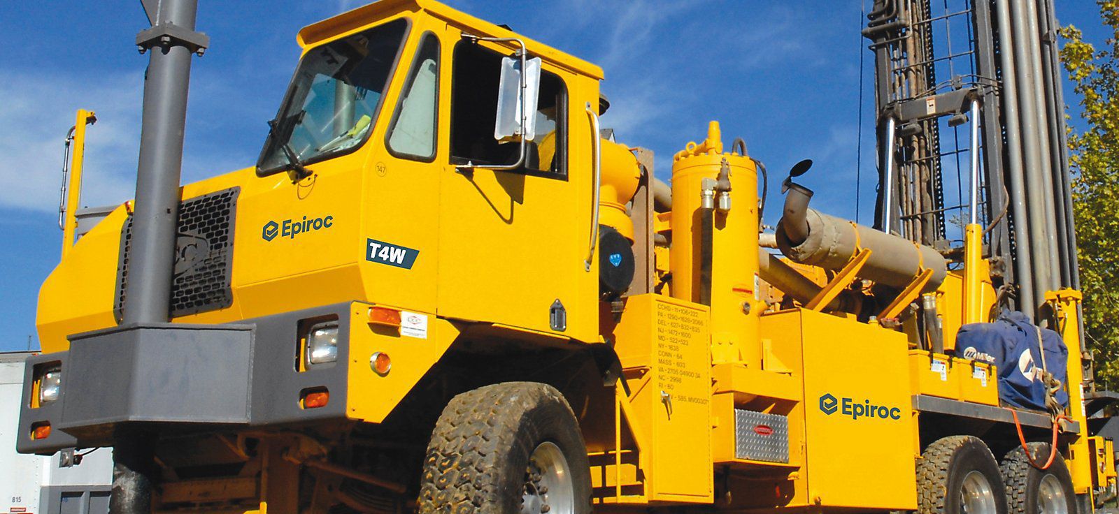 Well drilling rig / truck-mounted / rotary / down-the-hole - T4W - Epiroc