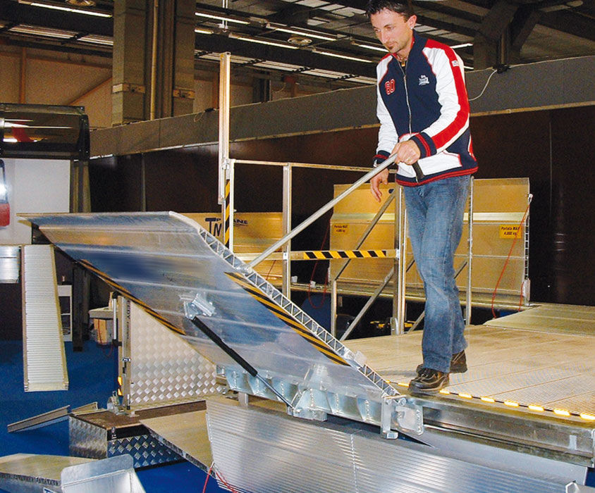 Dock loading ramp - ΓEDPCF - EURODOCK - manually-controlled