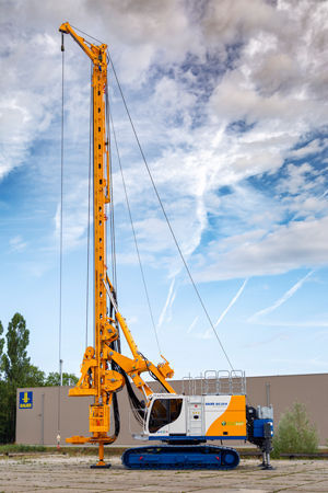 Horizontal drilling rig - BG 20 H BT 75 - BAUER Maschinen GmbH - rotary ...