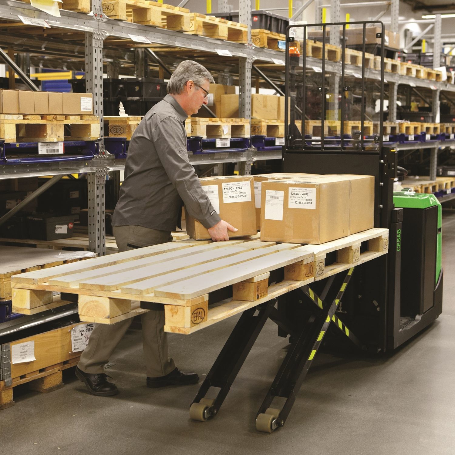 Electric order-picker - O1 series - CESAB - for warehouse / scissor