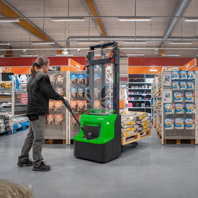 Materials handling stacker truck - S010i - CESAB - electric / manual ...