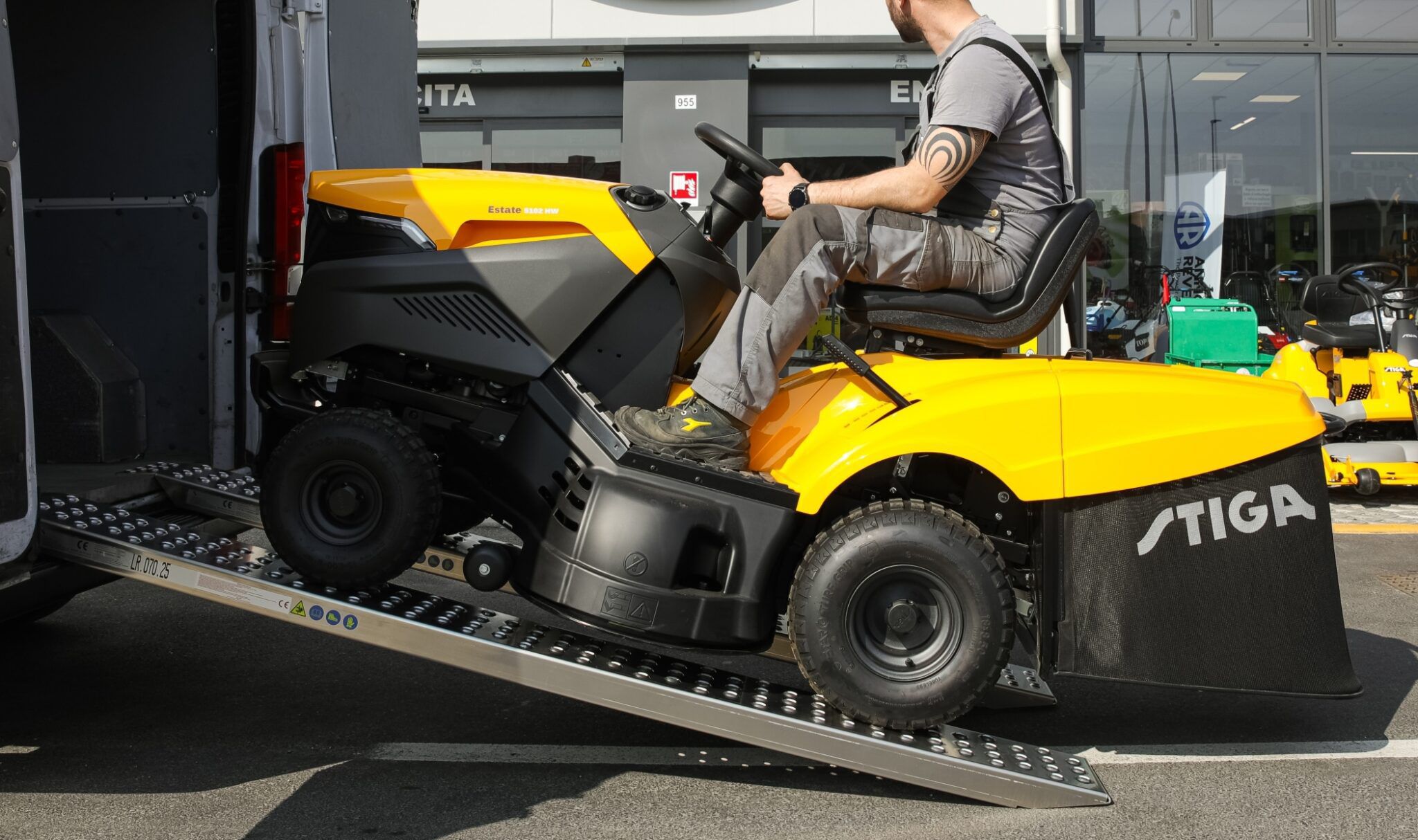 Commercial vehicle loading ramp - LR - C.L.M - van / aluminum