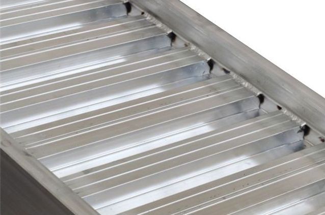 Aluminum loading ramp - 2 500 - 5 000 mm, 1 500 - 7 420 kg - C.L.M