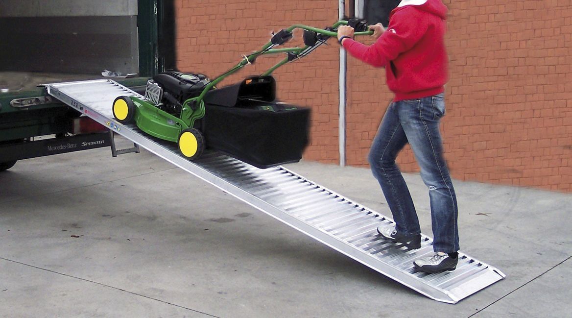 Loading ramp - 1 470 - 4 000 mm, 300 - 1 000 kg - C.L.M