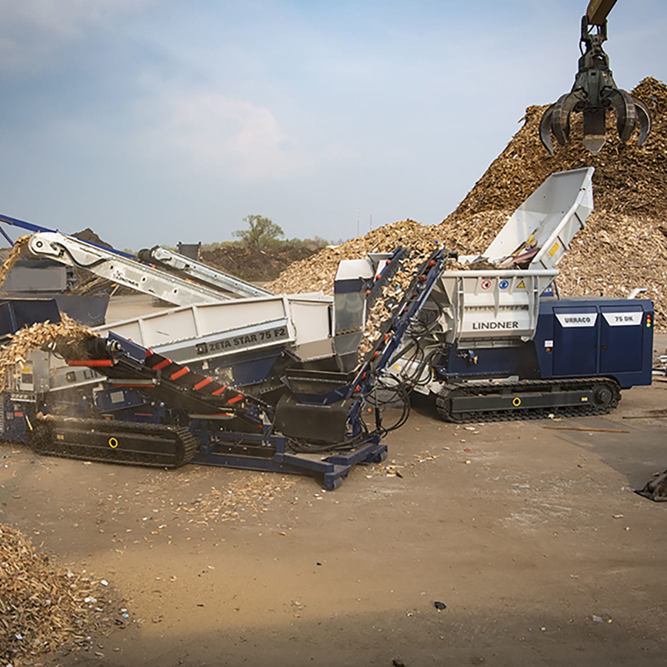 Mobile shredding machine - Urraco 75 - Lindner Recyclingtech GmbH - two ...