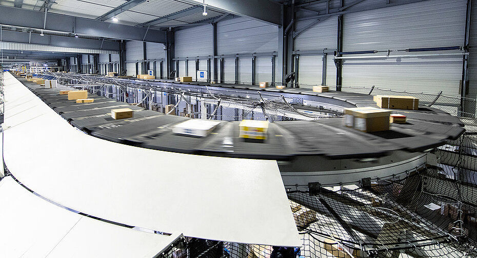 Cross-belt sorter - GENI-BELT™ - Fives Cinetic SAS - automated / handling / high-speed