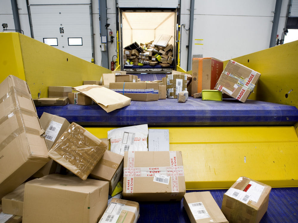 Belt conveyor - Ancra Systems B.V. - unloading / automatic / for parcel