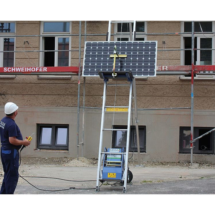 Electric goods lift - SOLARLIFT - GEDA GmbH - for solar panels