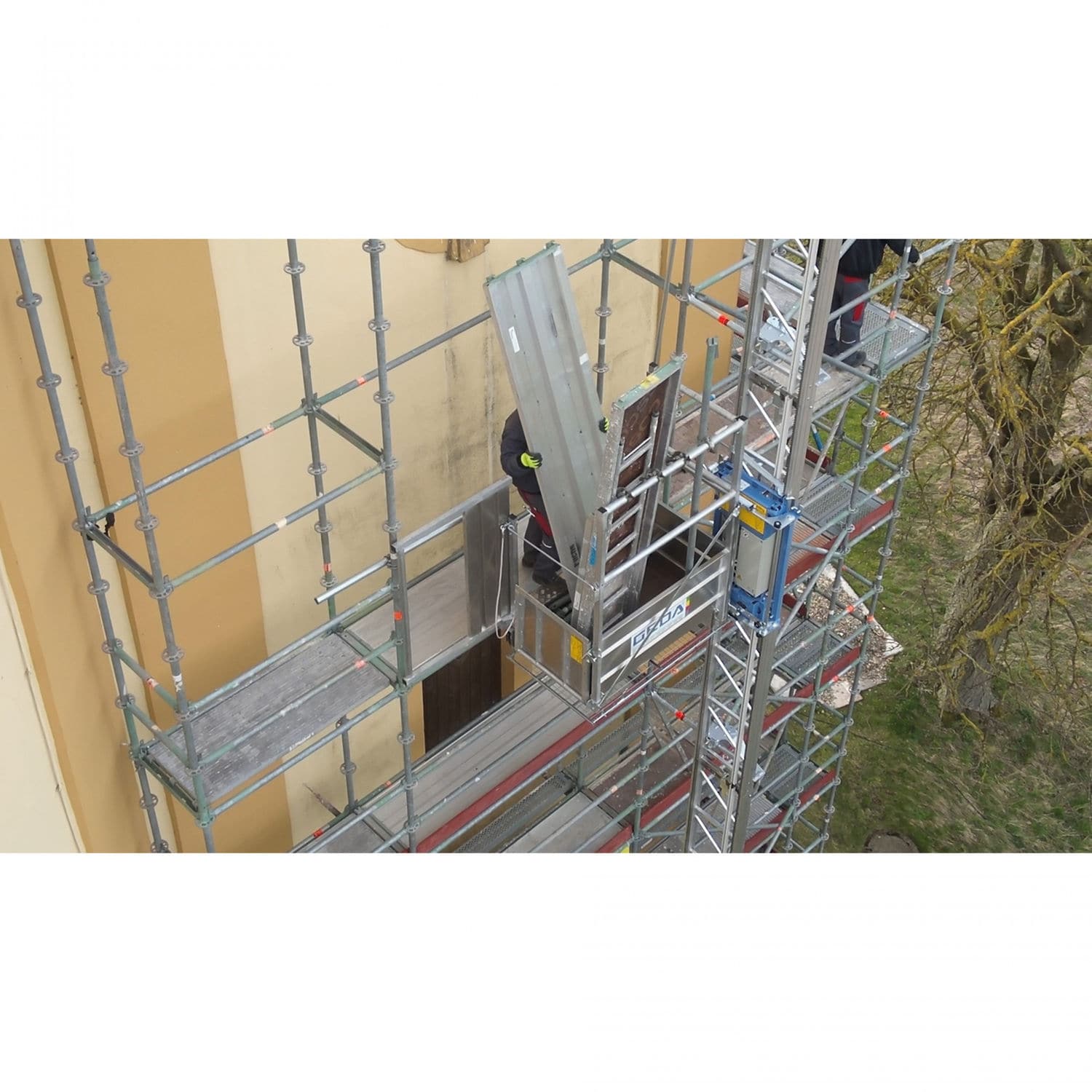 Single-mast mast climbing work platform - 200 Z Comfort - GEDA GmbH