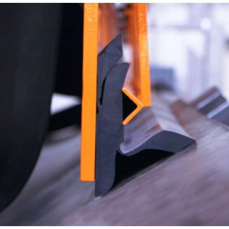 Conveyor skirt board - ApronSeal™ Double - Martin Engineering